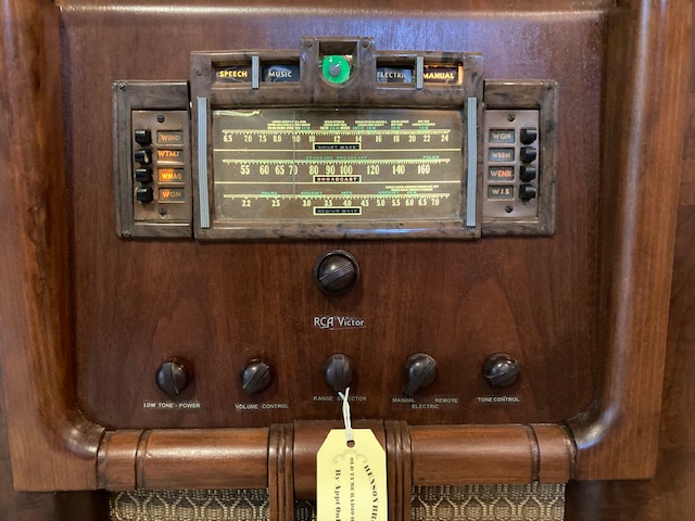 1938 RCA model 811K – Henson Brothers Old Tyme Radios