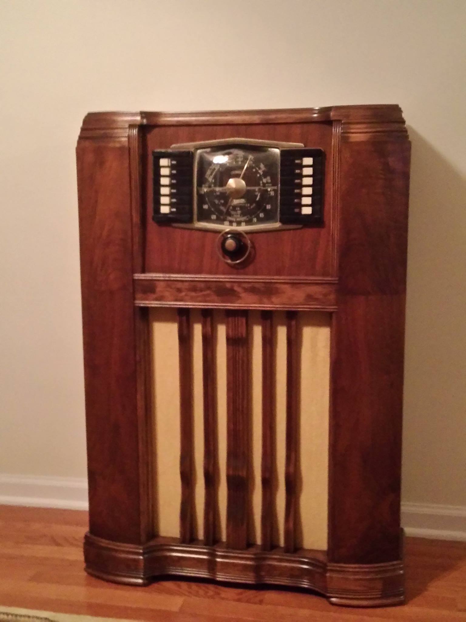 1941 Zenith model 10S668 – sold – Henson Brothers Old Tyme Radios