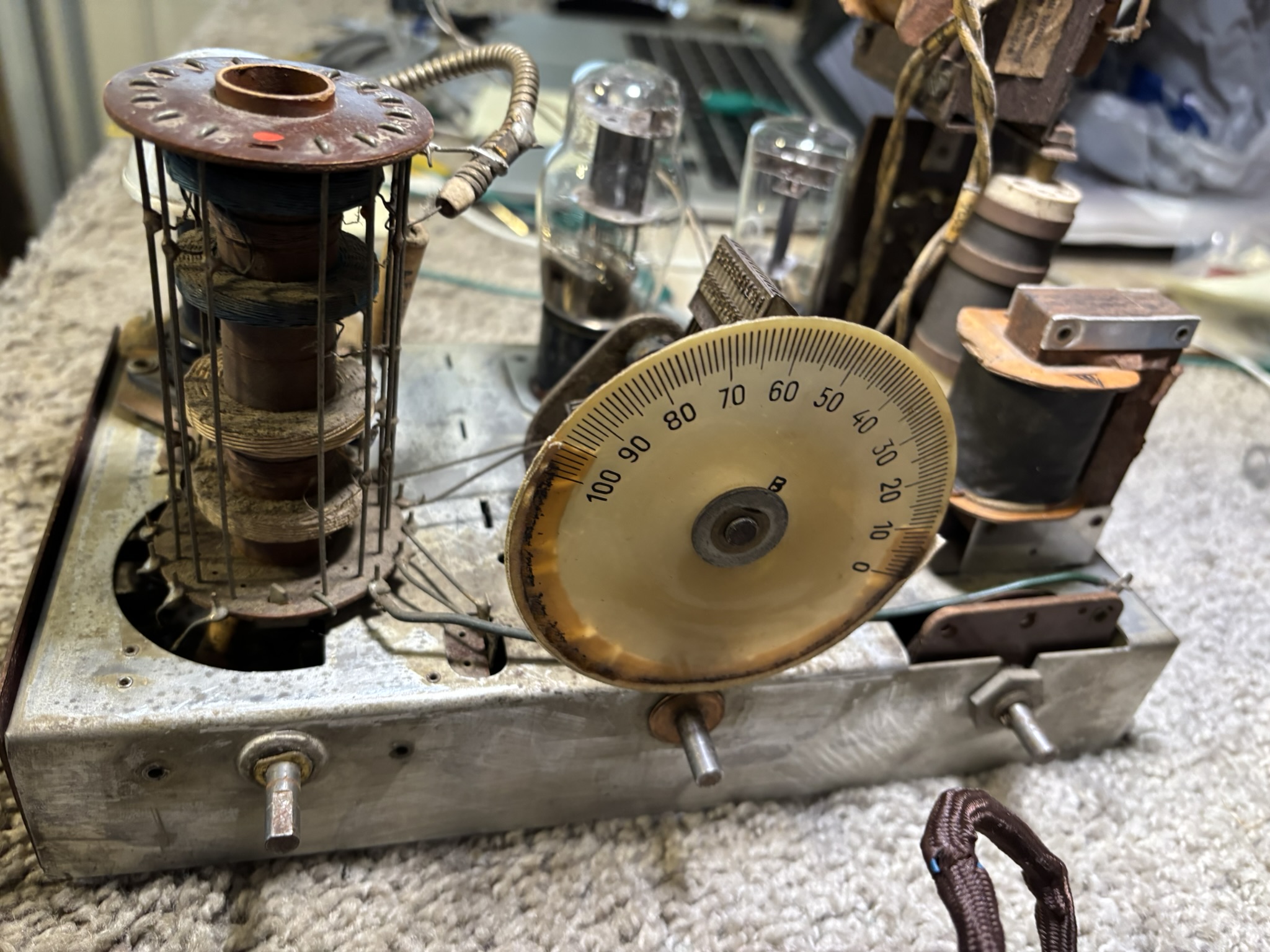 1933 VE301 Volksempfanger People’s Radio – Henson Brothers Old Tyme Radios